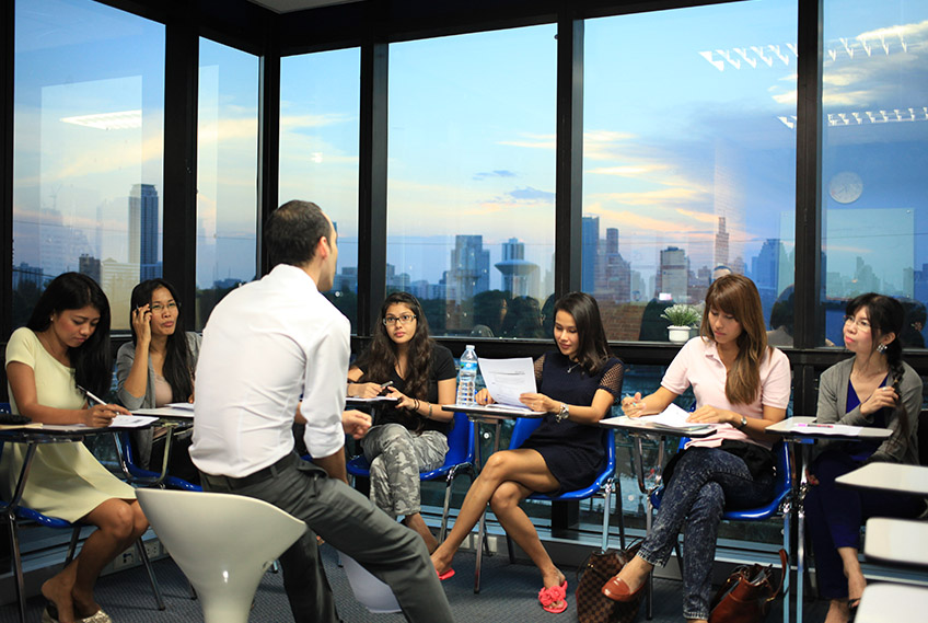 รูปภาพ และวิดีโอ Knowledge Lake Rajada Language School ตำแหน่งงานที่ ...